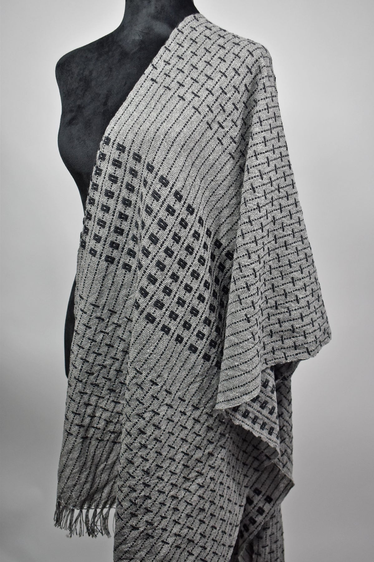 Women's Handwoven Gray with Fringe Scarf – Carrie Varner