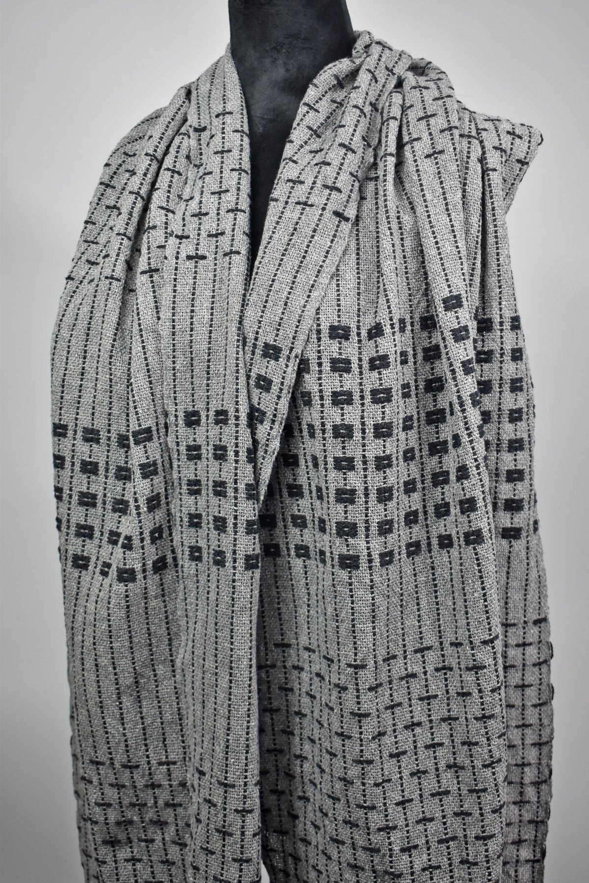 Women's Handwoven Gray with Fringe Scarf – Carrie Varner